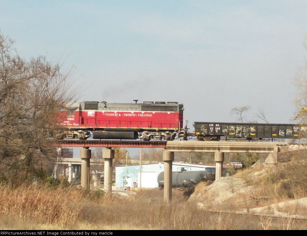 MNA 4012 going over the KCS